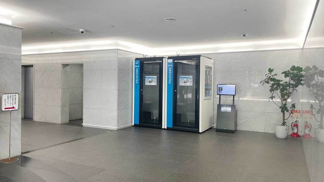 【テレキューブ】円山ニッセイビルの個室型ワークブース(204-02)です。視線と音を遮る、プライベートな集中環境。の写真1