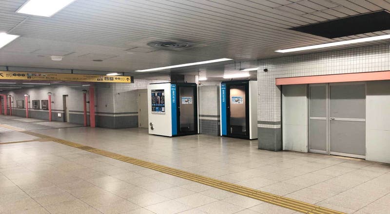 【テレキューブ】京阪電鉄　三条駅の個室型ワークブース（203-01）です。視線と音を遮る、プライベートな集中環境。