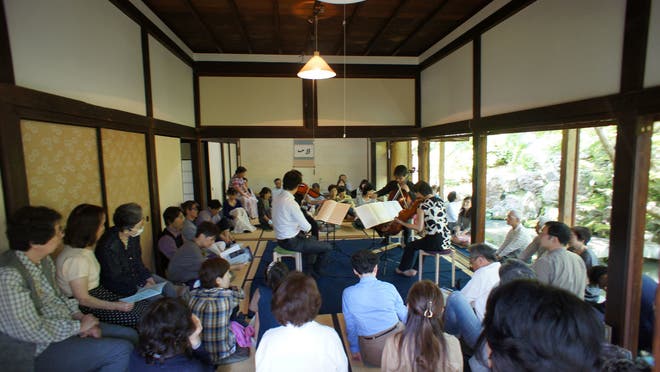 登録有形文化財の県名勝指定受けている庭園と300余年の建物を開放。の写真3