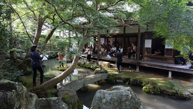 登録有形文化財の県名勝指定受けている庭園と300余年の建物を開放。の写真1