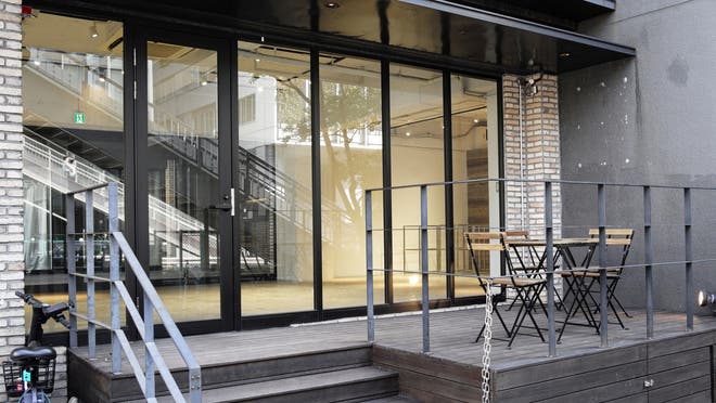 【明治神宮前駅6分】明治通り沿い角 路面1F ポップアップ、展示会、ギャラリーなど様々なイベントに最適なレンタルスペースの写真1