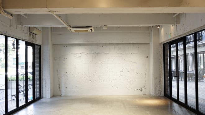 【明治神宮前駅6分】明治通り沿い角 路面1F ポップアップ、展示会、ギャラリーなど様々なイベントに最適なレンタルスペースの写真2