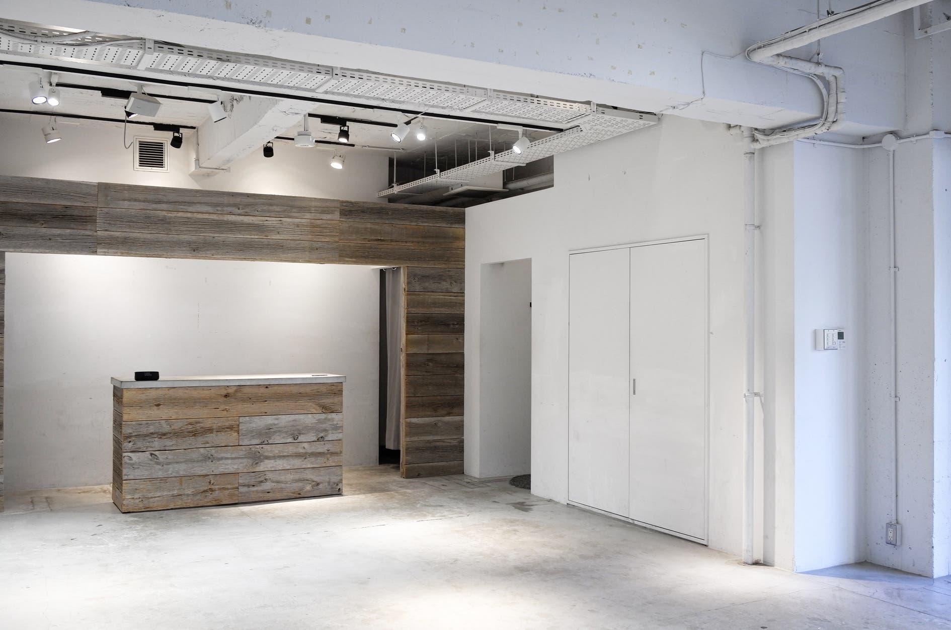 【明治神宮前駅6分】明治通り沿い角 路面1F ポップアップ、展示会、ギャラリーなど様々なイベントに最適なレンタルスペースの写真6