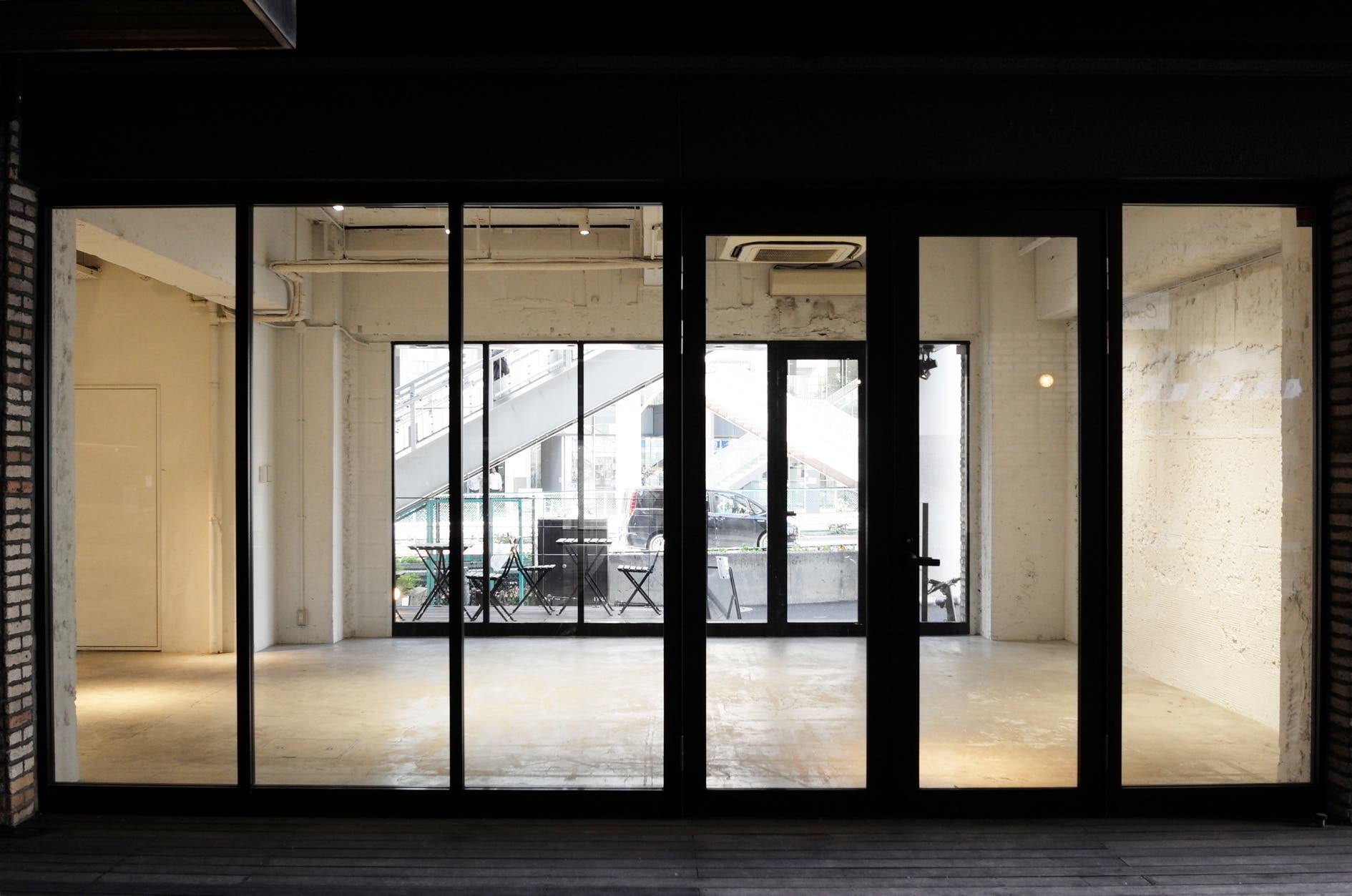 【明治神宮前駅6分】明治通り沿い角 路面1F ポップアップ、展示会、ギャラリーなど様々なイベントに最適なレンタルスペースの写真9