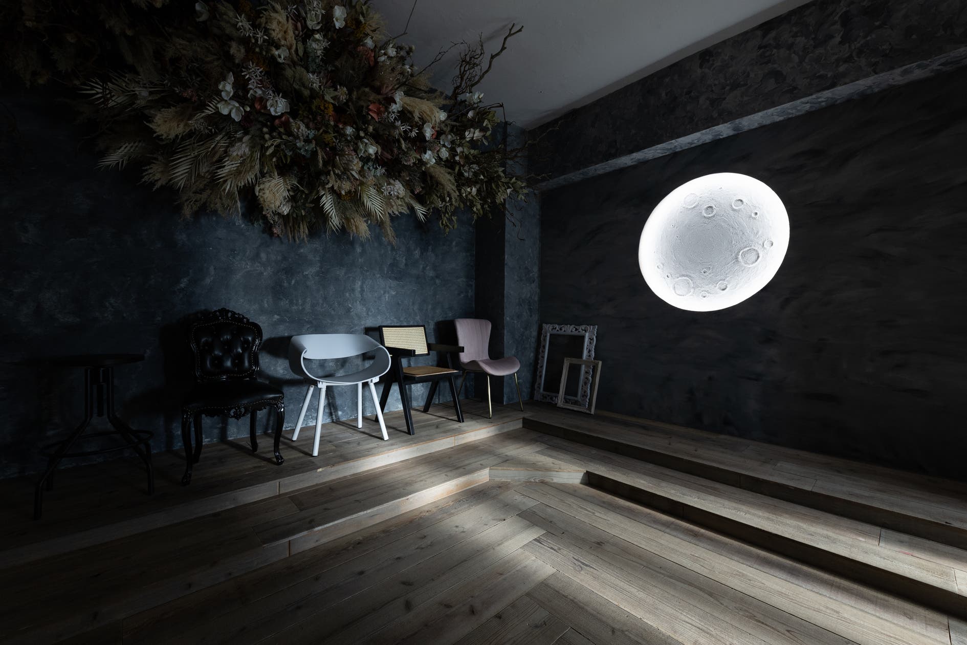 満月のグラデーションと超大型ドライフラワー造形｜一日中自然光が降り注ぐ本格撮影スタジオ｜大型バルコニー有の写真14