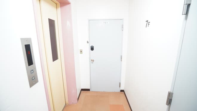 <ビズボ渋谷宮益坂No.3>【換気ファン付完全個室】駅徒歩2分・ヒカリエ方面⭐光回線Wi-Fi📶電源🔌テレワーク/作業の写真12