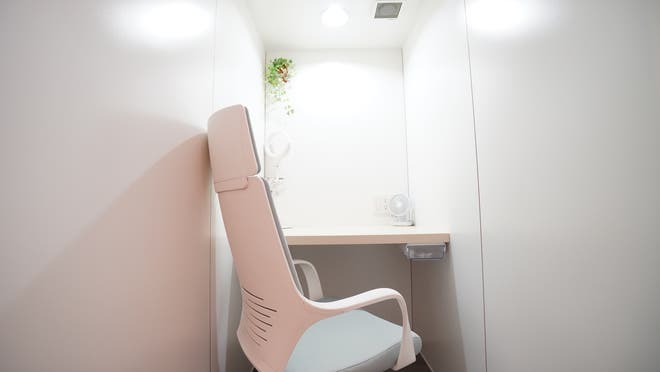 <ビズボ渋谷宮益坂No.6>【換気ファン付完全個室】駅徒歩2分・ヒカリエ方面⭐光回線Wi-Fi📶電源🔌テレワーク/作業の写真6