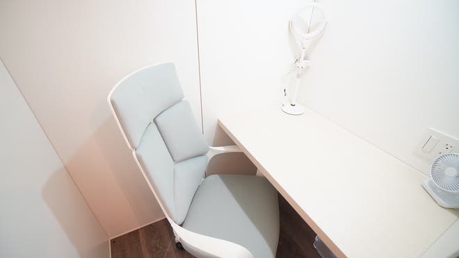 <ビズボ渋谷宮益坂No.7>【換気ファン付完全個室】駅徒歩2分・ヒカリエ方面⭐光回線Wi-Fi📶電源🔌テレワーク/作業の写真1