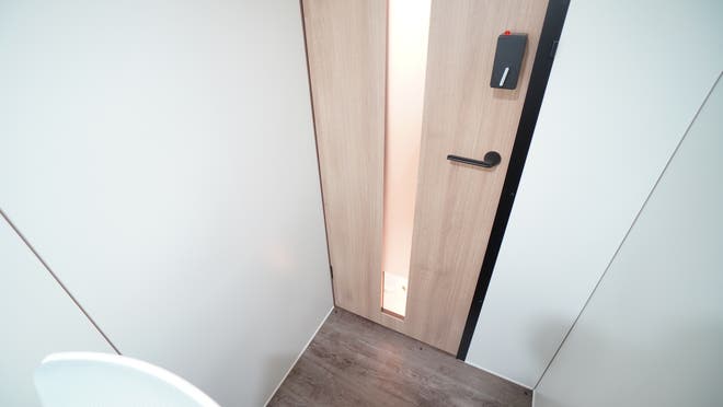 <ビズボ渋谷宮益坂No.8>【換気ファン付完全個室】駅徒歩2分・ヒカリエ方面⭐光回線Wi-Fi📶電源🔌テレワーク/作業の写真5