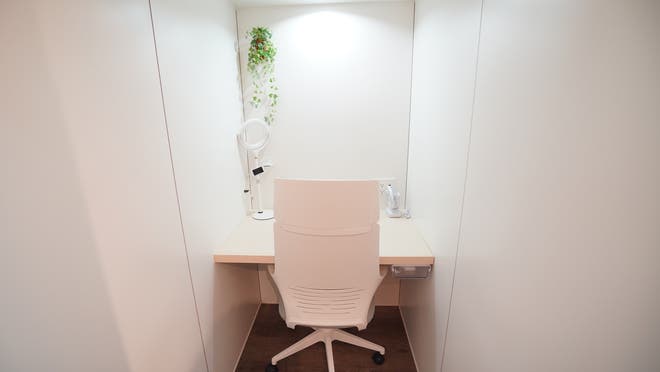 <ビズボ渋谷宮益坂No.10>【換気ファン付完全個室】駅徒歩2分・ヒカリエ方面⭐光回線Wi-Fi📶電源🔌テレワーク/作業の写真4