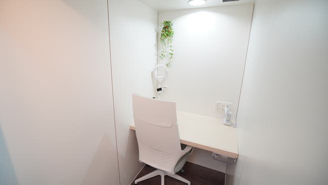 <ビズボ渋谷宮益坂No.10>【換気ファン付完全個室】駅徒歩2分・ヒカリエ方面⭐光回線Wi-Fi📶電源🔌テレワーク/作業の写真5