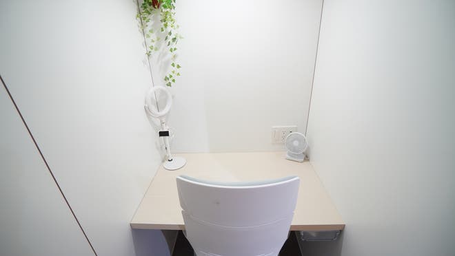 <ビズボ渋谷宮益坂No.11>【換気ファン付完全個室】駅徒歩2分・ヒカリエ方面⭐光回線Wi-Fi📶電源🔌テレワーク/作業の写真4