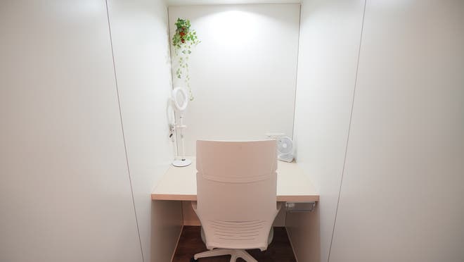 <ビズボ渋谷宮益坂No.12>【換気ファン付完全個室】駅徒歩2分・ヒカリエ方面⭐光回線Wi-Fi📶電源🔌テレワーク/作業の写真5