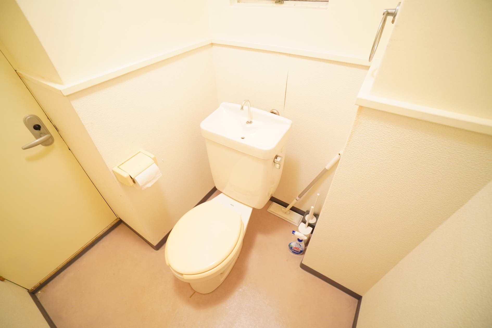 ＜ビズボ渋谷宮益坂No.12＞【換気ファン付完全個室】駅徒歩2分・ヒカリエ方面⭐光回線Wi-Fi📶電源🔌テレワーク/作業の写真14