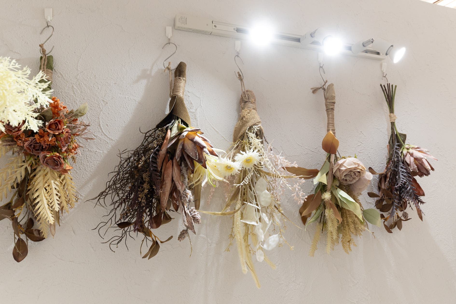 満月のグラデーションと超大型ドライフラワー造形｜一日中自然光が降り注ぐ本格撮影スタジオ｜大型バルコニー有の写真23