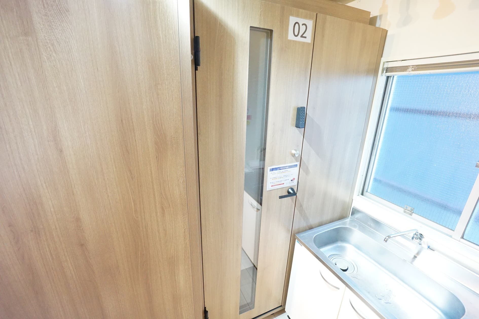 ＜ビズボ渋谷宮益坂No.3＞【換気ファン付完全個室】駅徒歩2分・ヒカリエ方面⭐光回線Wi-Fi📶電源🔌テレワーク/作業の写真11