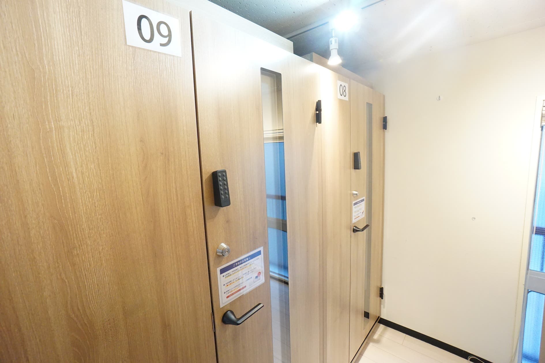 ＜ビズボ渋谷宮益坂No.4＞【換気ファン付完全個室】駅徒歩2分・ヒカリエ方面⭐光回線Wi-Fi📶電源🔌テレワーク/作業の写真9