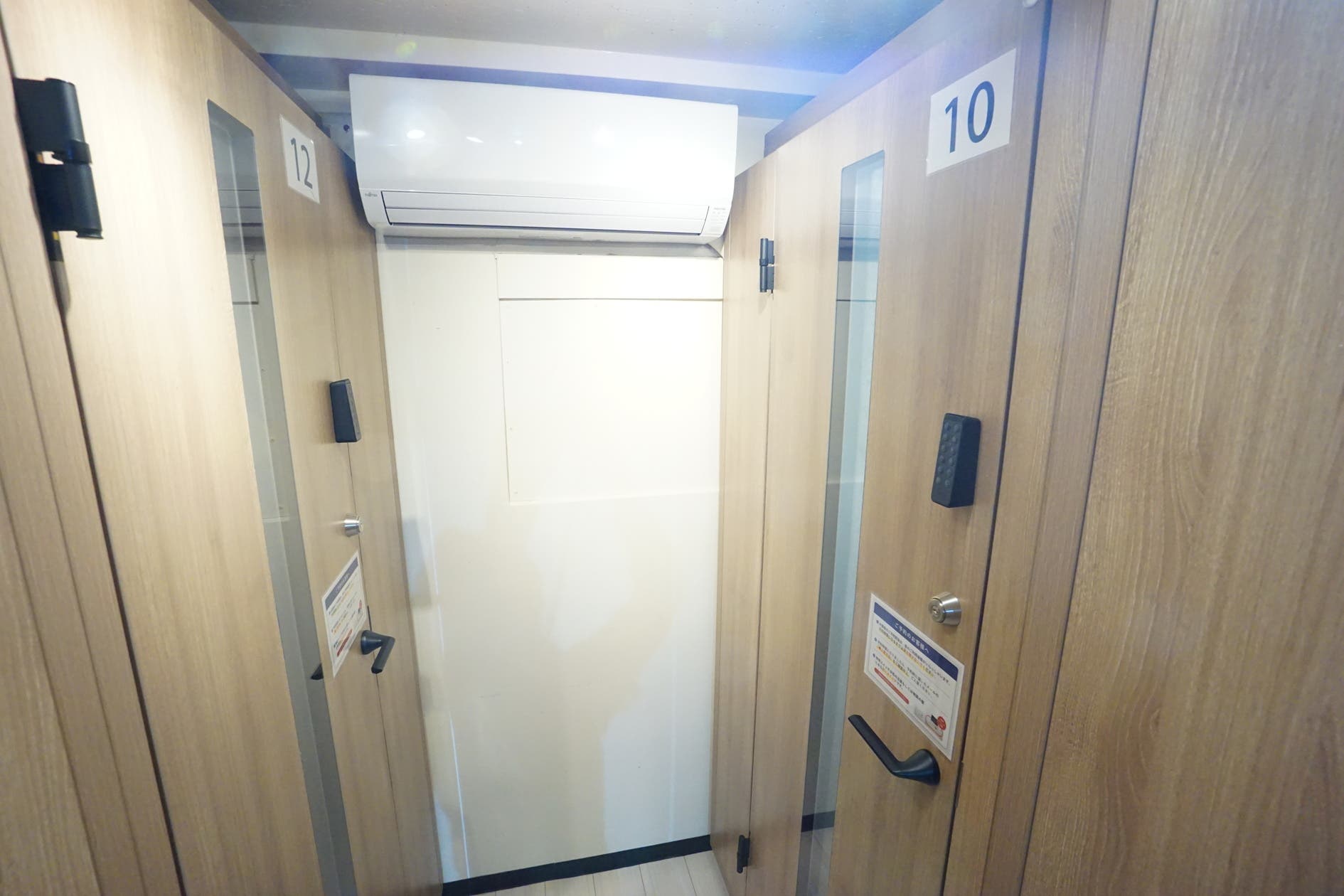 ＜ビズボ渋谷宮益坂No.5＞【換気ファン付完全個室】駅徒歩2分・ヒカリエ方面⭐光回線Wi-Fi📶電源🔌テレワーク/作業の写真7