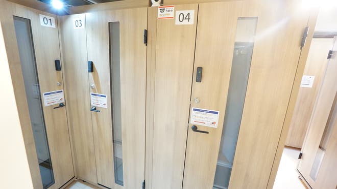 <ビズボ渋谷宮益坂No.7>【換気ファン付完全個室】駅徒歩2分・ヒカリエ方面⭐光回線Wi-Fi📶電源🔌テレワーク/作業の写真2