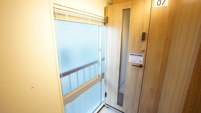 <ビズボ渋谷宮益坂No.8>【換気ファン付完全個室】駅徒歩2分・ヒカリエ方面⭐光回線Wi-Fi📶電源🔌テレワーク/作業の写真10