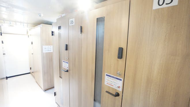 <ビズボ渋谷宮益坂No.9>【換気ファン付完全個室】駅徒歩2分・ヒカリエ方面⭐光回線Wi-Fi📶電源🔌テレワーク/作業の写真7