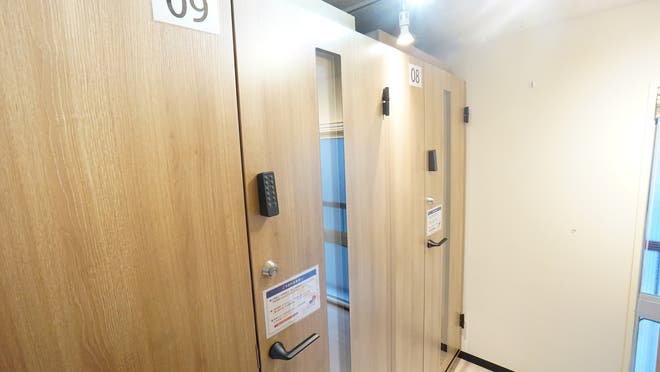 <ビズボ渋谷宮益坂No.12>【換気ファン付完全個室】駅徒歩2分・ヒカリエ方面⭐光回線Wi-Fi📶電源🔌テレワーク/作業の写真9