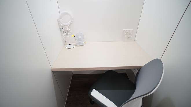 <ビズボ五反田東口No.3>【換気ファン付完全個室】浅草線徒歩1分・JR徒歩3分🚃光回線Wi-Fi📶電源🔌テレワークの写真5