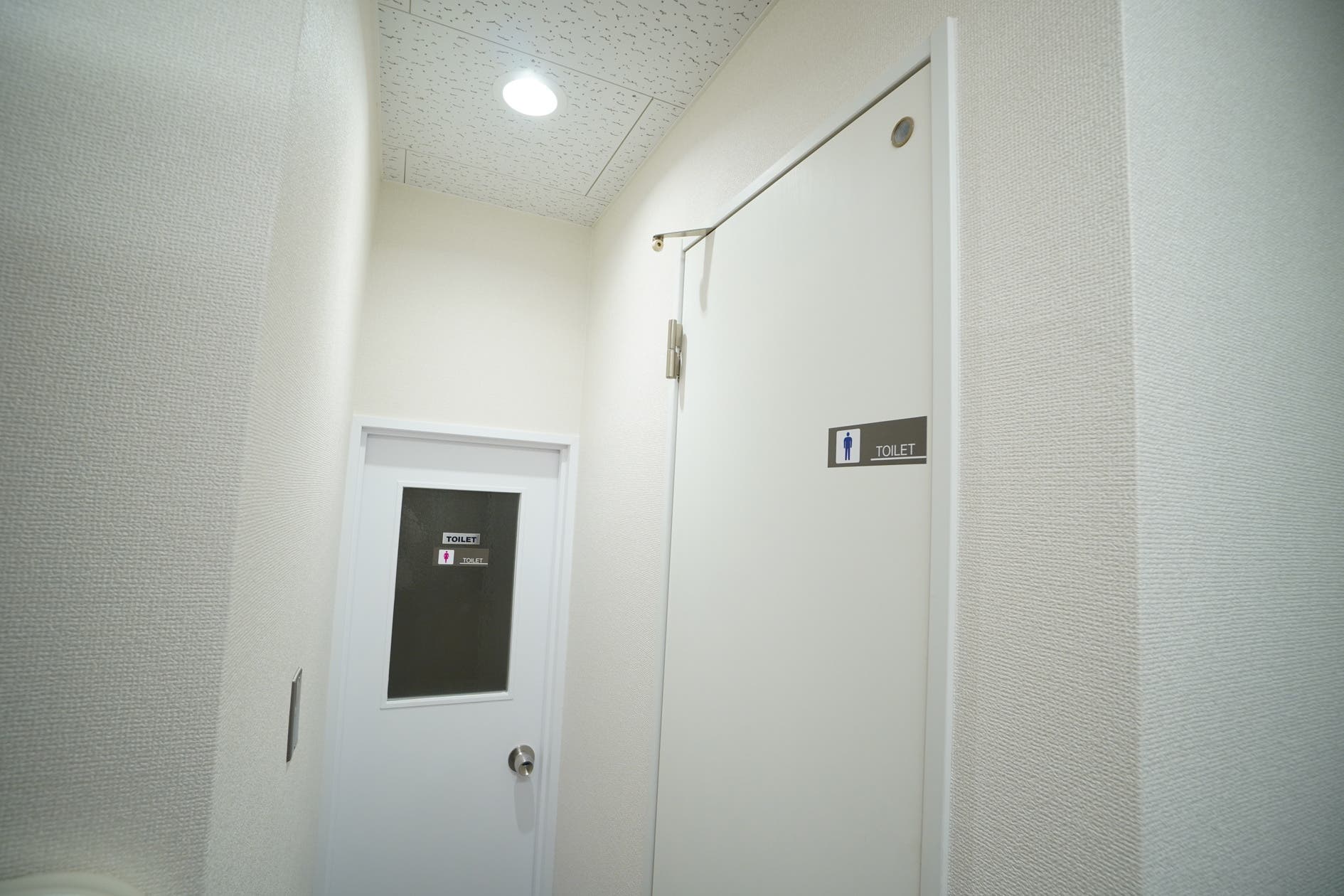 ＜ビズボ五反田東口No.3＞【換気ファン付完全個室】浅草線徒歩1分・JR徒歩3分🚃光回線Wi-Fi📶電源🔌テレワークの写真8