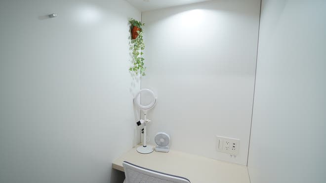 <ビズボ五反田東口No.8>【換気ファン付完全個室】浅草線徒歩1分・JR徒歩3分🚃光回線Wi-Fi📶電源🔌テレワークの写真6