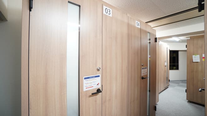 <ビズボ五反田東口No.5>【換気ファン付完全個室】浅草線徒歩1分・JR徒歩3分🚃光回線Wi-Fi📶電源🔌テレワークの写真2