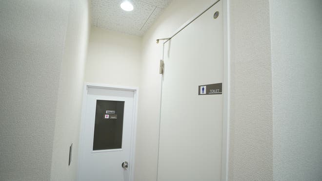 <ビズボ五反田東口No.8>【換気ファン付完全個室】浅草線徒歩1分・JR徒歩3分🚃光回線Wi-Fi📶電源🔌テレワークの写真9