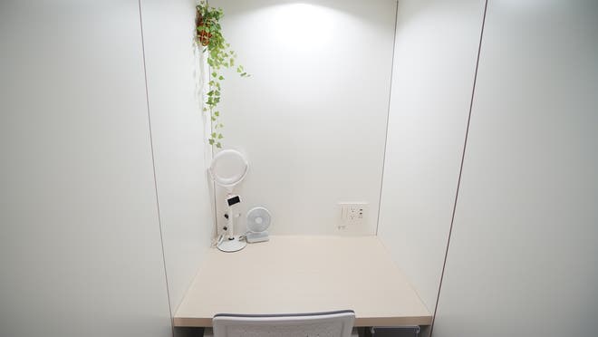 <ビズボ五反田東口No.9>【換気ファン付完全個室】浅草線徒歩1分・JR徒歩3分🚃光回線Wi-Fi📶電源🔌テレワークの写真3