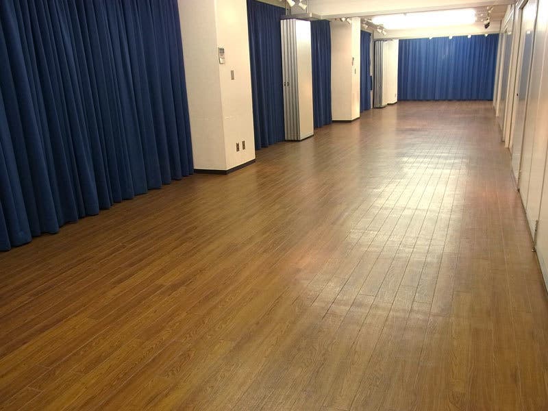 シブヤ・ネクサス 302+303【渋谷駅徒歩3分！スクール40名・ロの字30名利用可能な会議室】の写真1