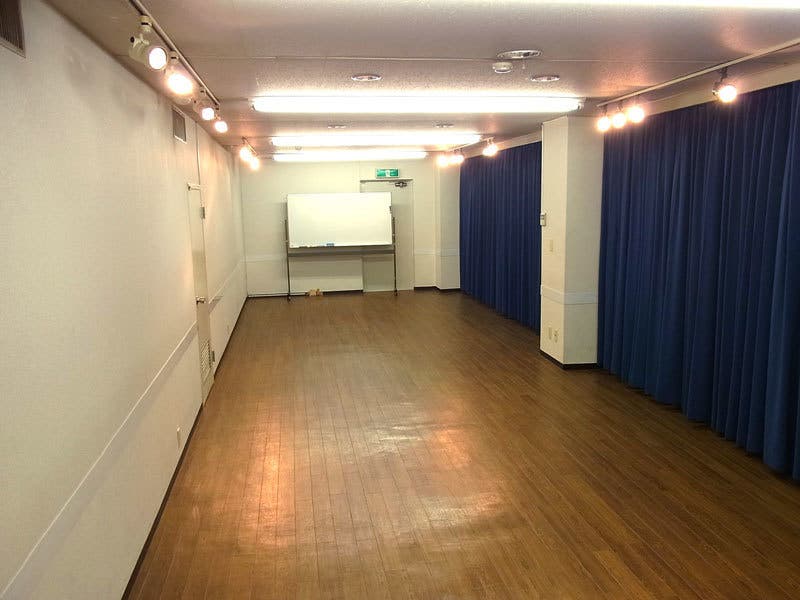 シブヤ・ネクサス SPACE-700【渋谷駅徒歩3分！スクール40名・ロの字30名利用可能な会議室】の写真1