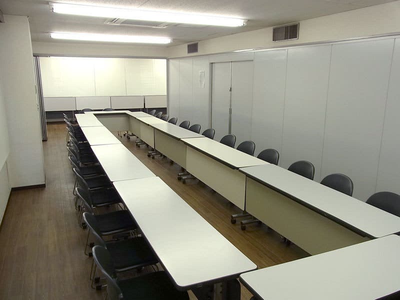 シブヤ・ネクサス E+F-ROOM【渋谷駅徒歩3分！スクール40名・ロの字30名利用可能な会議室】の写真1
