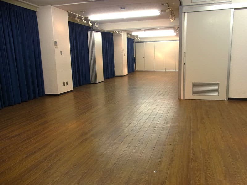 シブヤ・ネクサス 301+302+303【渋谷駅徒歩3分！スクール50名・ロの字40名利用可能な会議室】の写真1