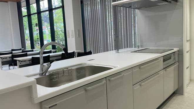 スペース①最大20名収容のキッチン付きレンタルスペース✨パーティー✋ママ会🎈会議⭐大型モニター65㌅📺YouTube視聴可の写真1