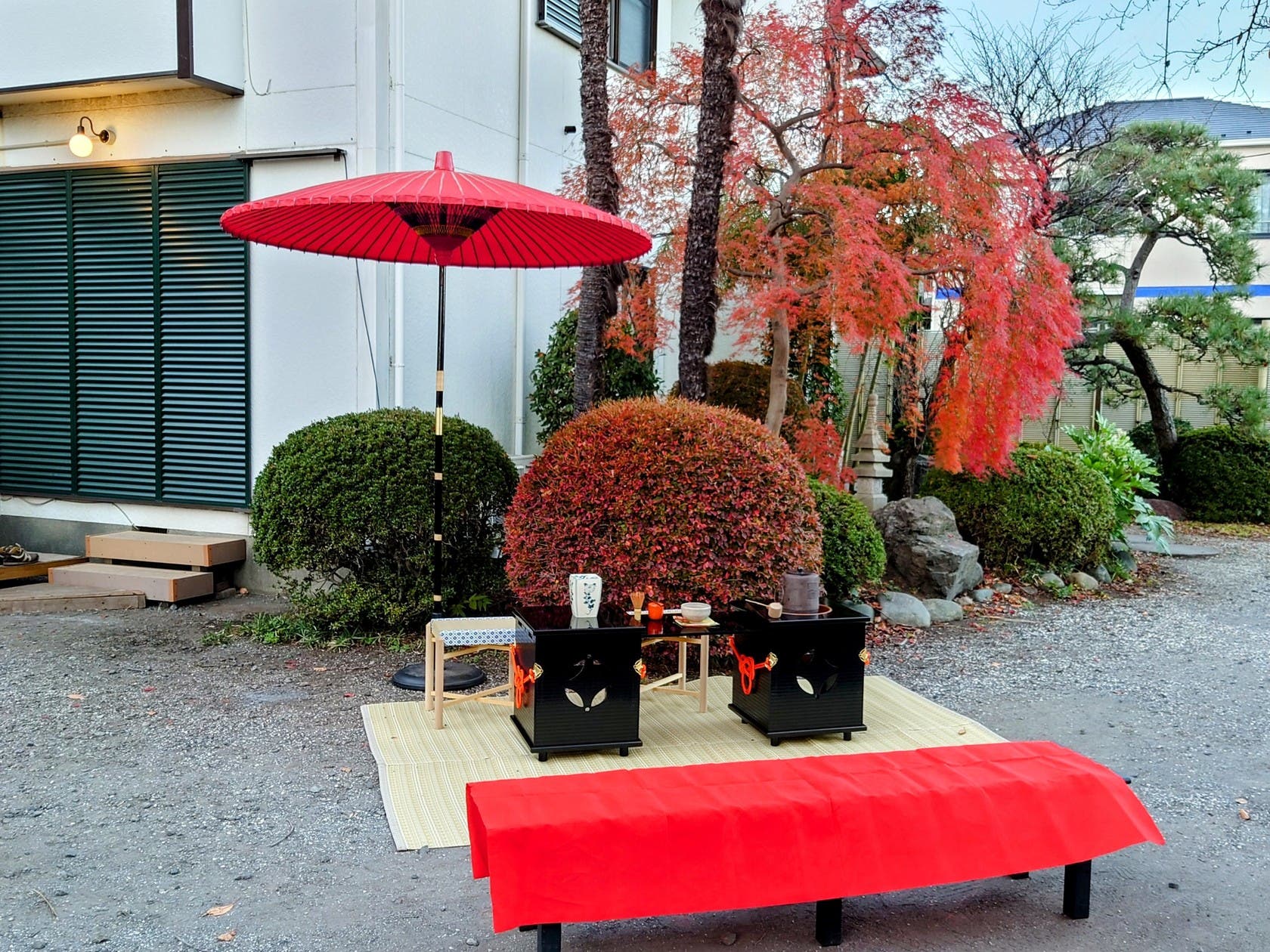 茶道具一式(茶釜・茶筒・茶碗・建水・水指・茶筅・茶杓・茶匙・短冊箱・御園棚)の画像1