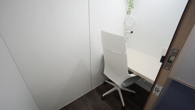 <ビズボ名駅桜通口No.1>【換気ファン付完全個室】名古屋駅7番出口徒歩1分🚃Wi-Fi📶電源🔌テレワーク/ZOOMの写真3