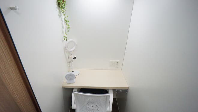 <ビズボ名駅桜通口No.3>【換気ファン付完全個室】名古屋駅7番出口徒歩1分🚃Wi-Fi📶電源🔌テレワーク/ZOOMの写真1