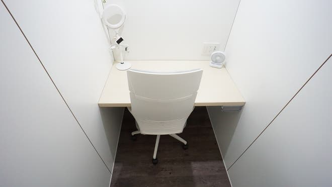 <ビズボ名駅桜通口No.4>【換気ファン付完全個室】名古屋駅7番出口徒歩1分🚃Wi-Fi📶電源🔌テレワーク/ZOOMの写真2