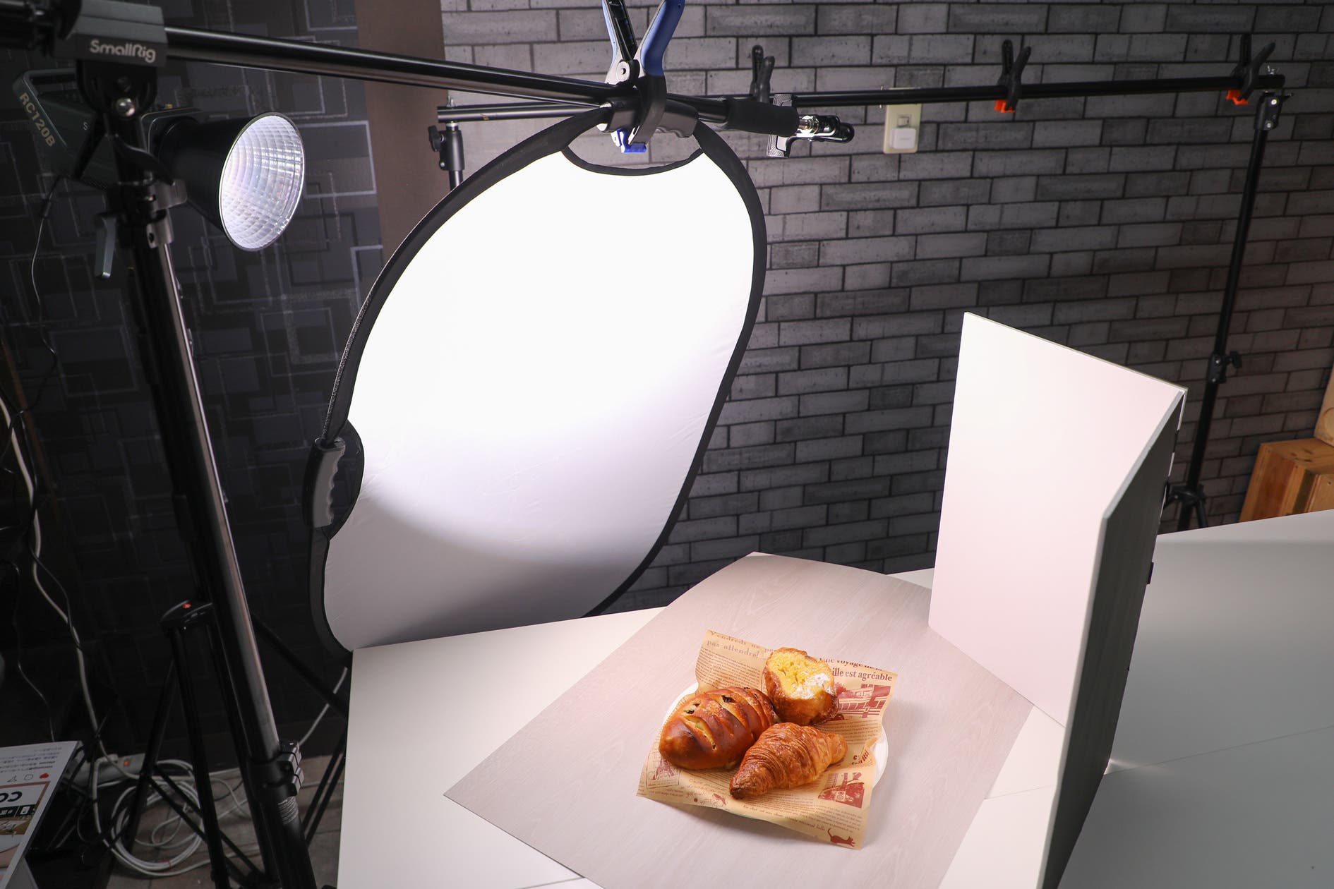 【リモートベースroom7】⚡️モノトーンな壁の５人用会議室⚡️コンパクトな本格撮影ブース⚡️物撮り・商品撮影などにの写真19