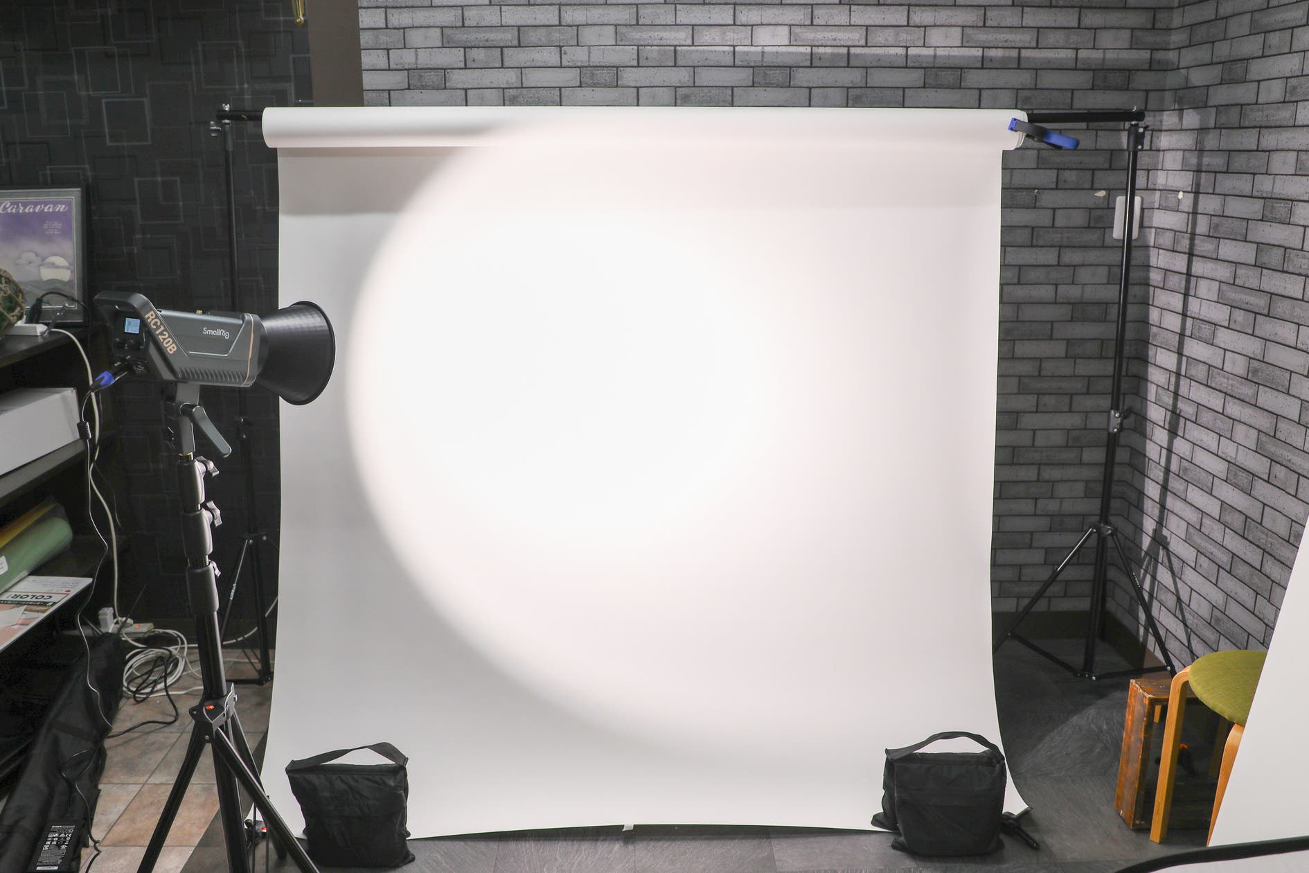 【リモートベースroom7】⚡️モノトーンな壁の５人用会議室⚡️コンパクトな本格撮影ブース⚡️物撮り・商品撮影などにの写真11