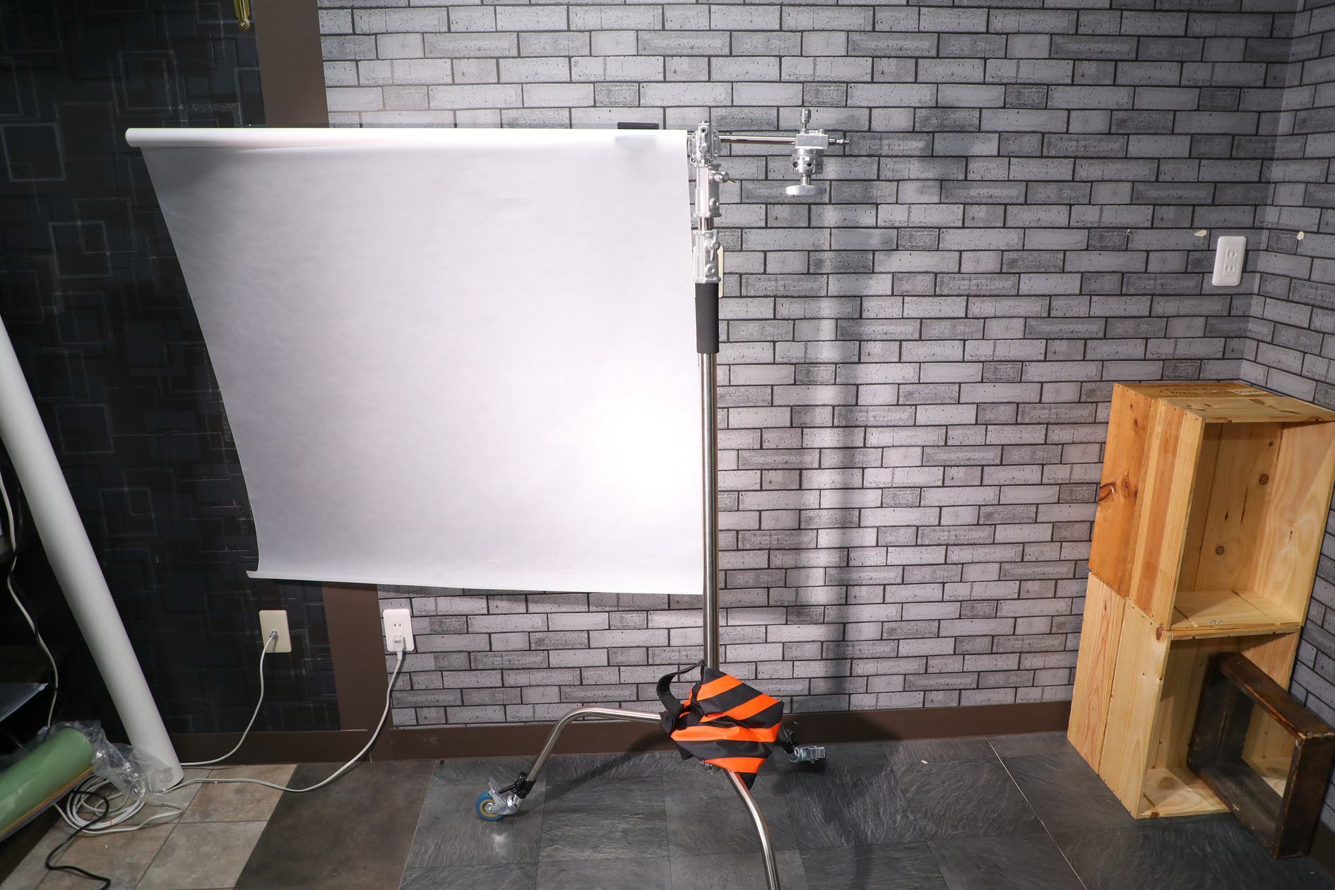 【リモートベースroom7】⚡️モノトーンな壁の５人用会議室⚡️コンパクトな本格撮影ブース⚡️物撮り・商品撮影などにの写真12