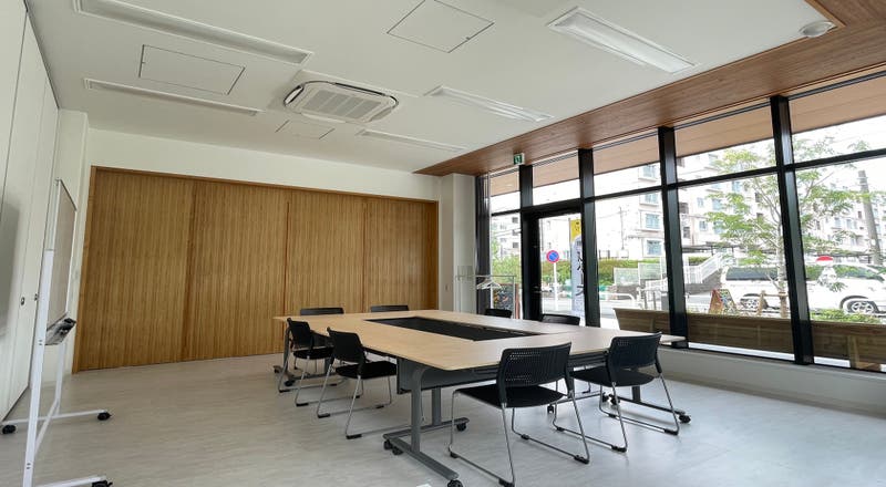 スペース②ネコサポ町田木曽店内のレンタルスペースです。🌟ママ会　✨推し活　💻会議　📺モニター65㌅👍YouTube視聴可