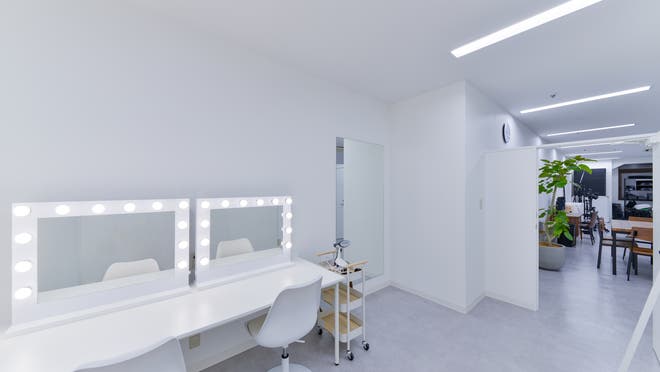 STUDIO-A|博多駅徒歩7分。白を基調としたプレーンな空間で、本格的な撮影機材を利用し幅広い撮影が可能です。の写真2