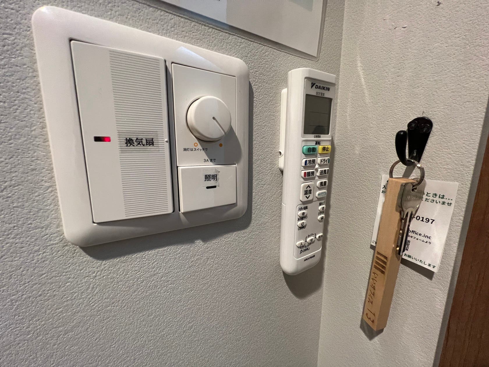 【1名用完全個室／1時間500円】赤坂見附駅から徒歩20秒！＜ブース13＞の写真3