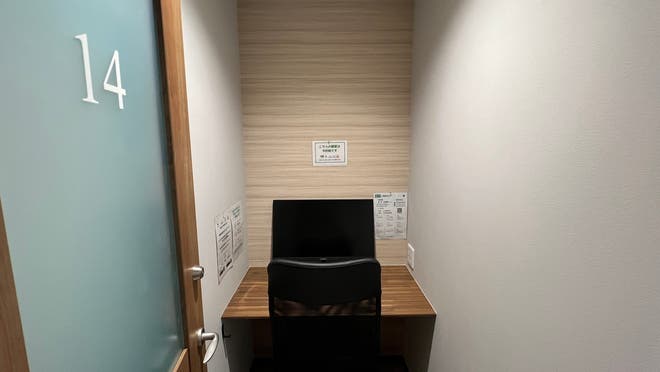 【1名用完全個室/1時間440円】赤坂見附駅から徒歩20秒!<ブース14>の写真1