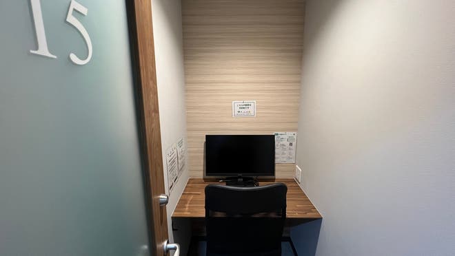 【1名用完全個室/1時間440円】赤坂見附駅から徒歩20秒!<ブース15>の写真1