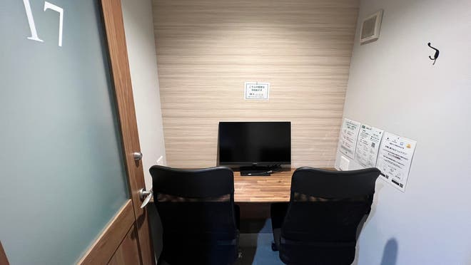 【2名用完全個室/1時間1,320円】赤坂見附駅から徒歩20秒!<ブース17>の写真1